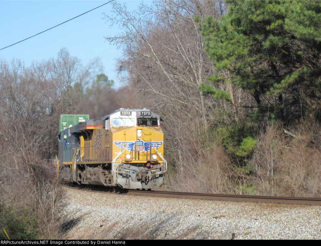 UP&CSX GEVO's lead NS 22N!!